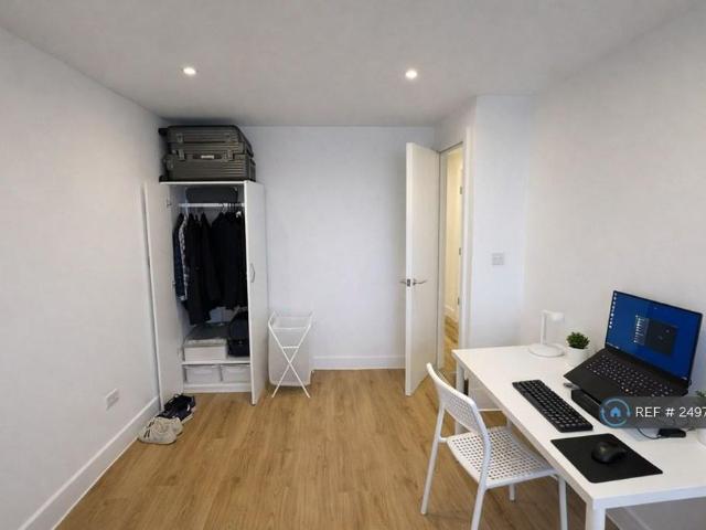 1 bedroom in a house share to rent