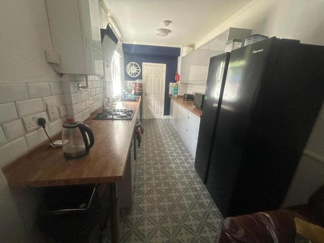 1 bedroom in a house share to rent