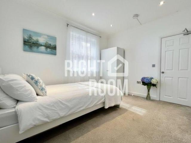 1 bedroom in a house share to rent