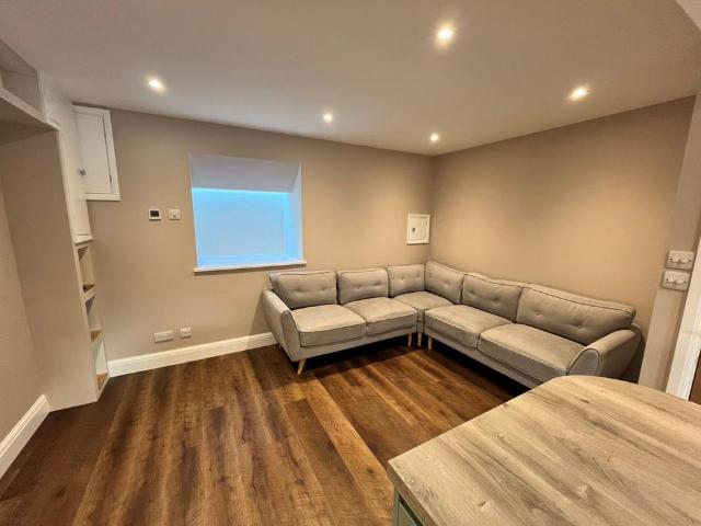1 bedroom in a house share to rent