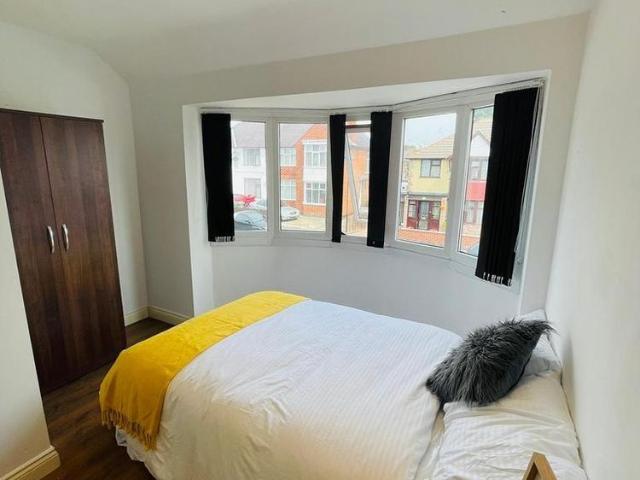 1 bedroom in a house share to rent