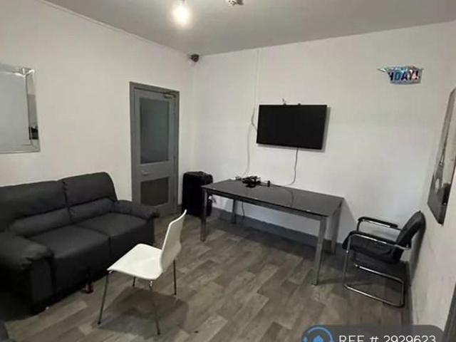 1 bedroom in a house share to rent