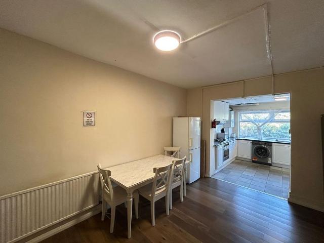 1 bedroom in a house share to rent
