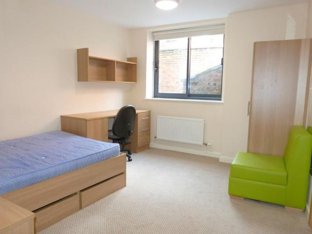 1 bedroom in a house share to rent
