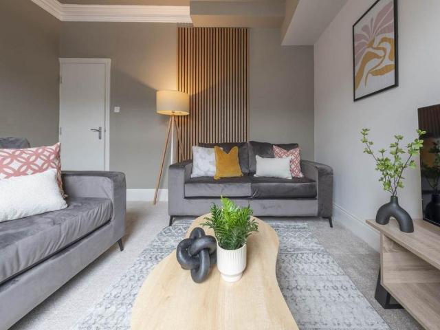 1 bedroom in a house share to rent