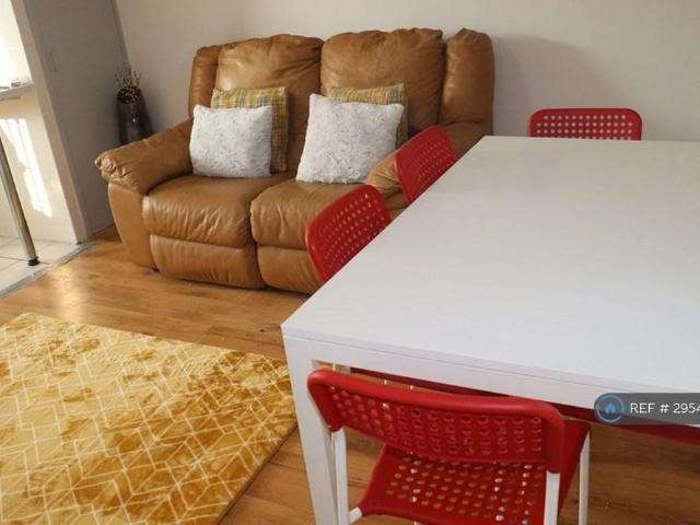 1 bedroom in a house share to rent