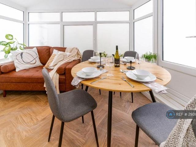 1 bedroom in a house share to rent