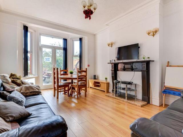 1 bedroom in a house share to rent