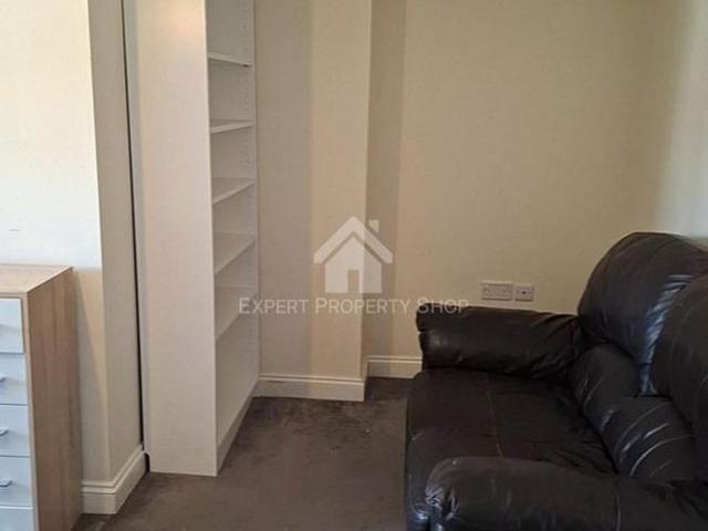 1 bedroom in a house share to rent