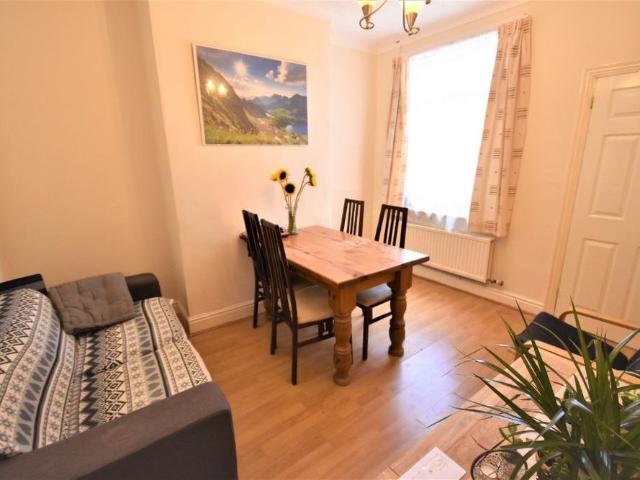 1 bedroom in a house share to rent