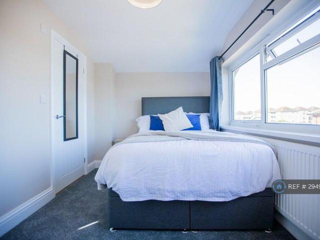 1 bedroom in a house share to rent