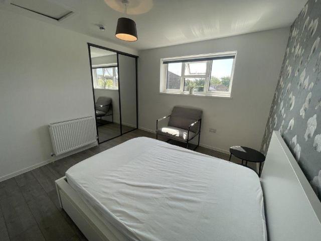 1 bedroom in a house share to rent