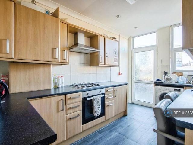 1 bedroom in a house share to rent