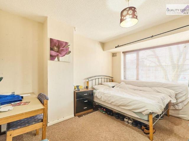 1 bedroom in a house share to rent
