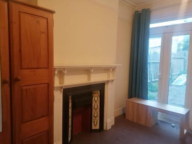 1 bedroom in a house share to rent