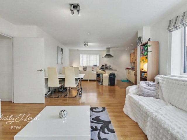 1 bedroom in a house share to rent