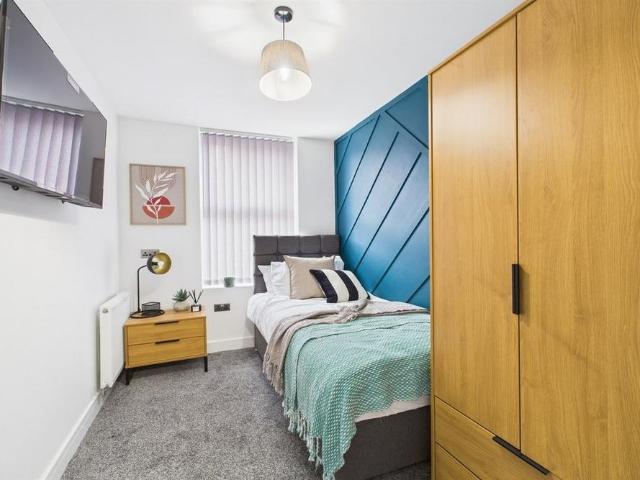 1 bedroom in a house share to rent