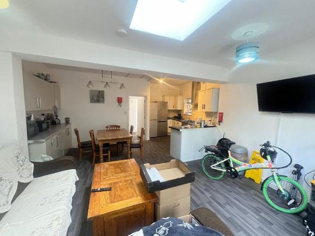 1 bedroom in a house share to rent