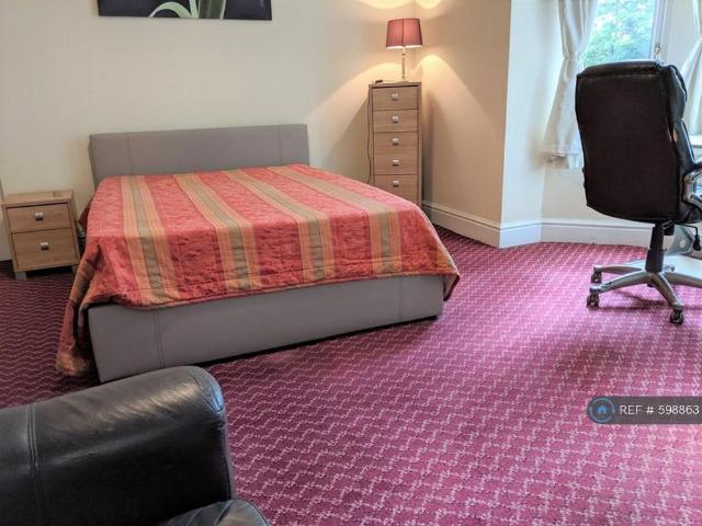 1 bedroom in a house share to rent