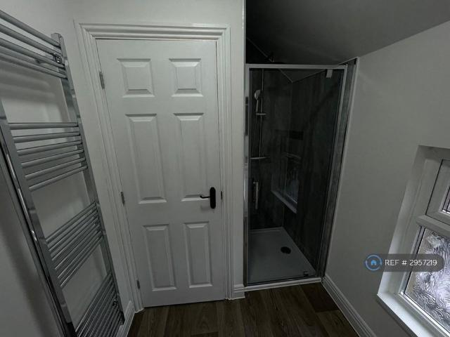 1 bedroom in a house share to rent