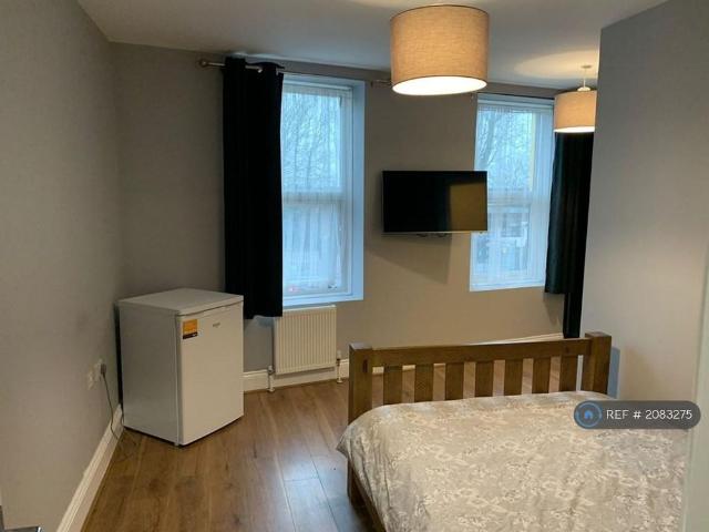 1 bedroom in a house share to rent