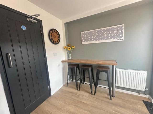 1 bedroom in a house share to rent