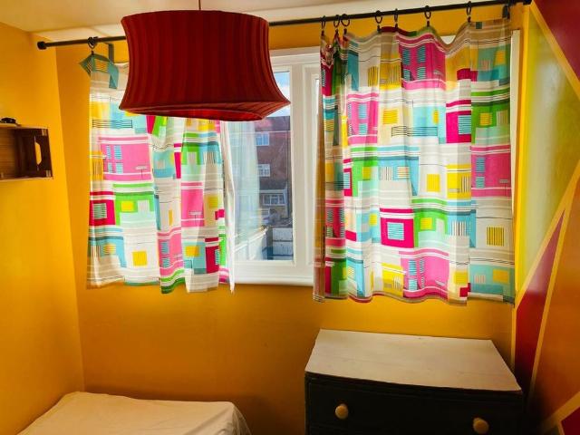 1 bedroom in a house share to rent