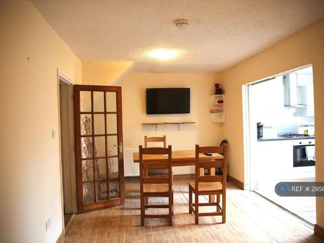 1 bedroom in a house share to rent