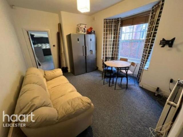 1 bedroom in a house share to rent