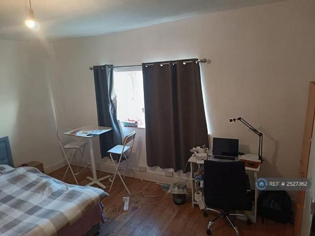 1 bedroom in a house share to rent