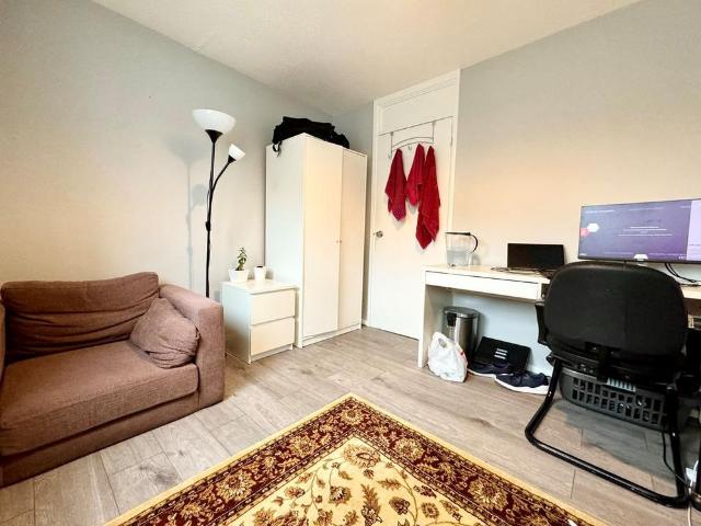 1 bedroom in a house share to rent