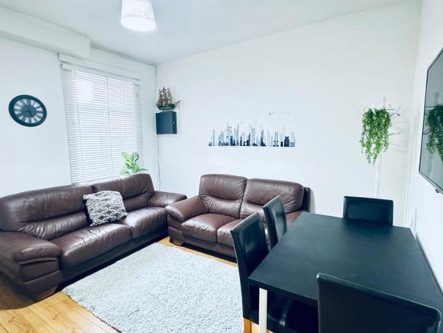 1 bedroom in a house share to rent