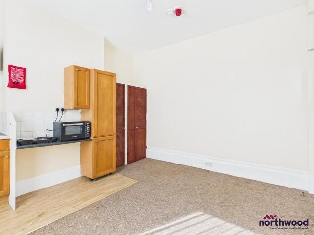 1 bedroom in a house share to rent