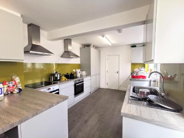 1 bedroom in a house share to rent