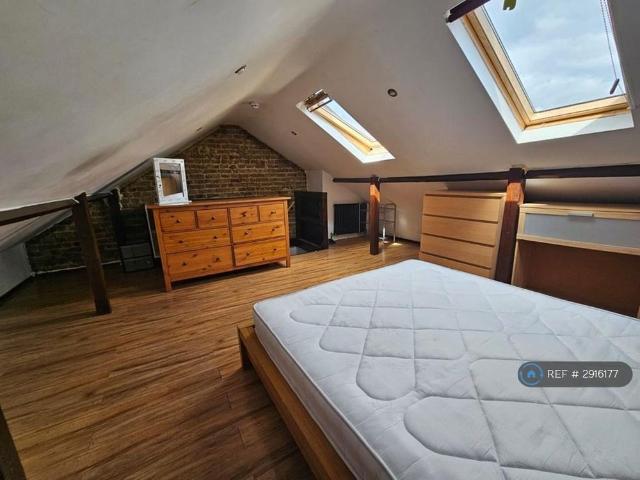 1 bedroom in a house share to rent