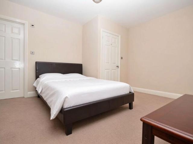 1 bedroom in a house share to rent