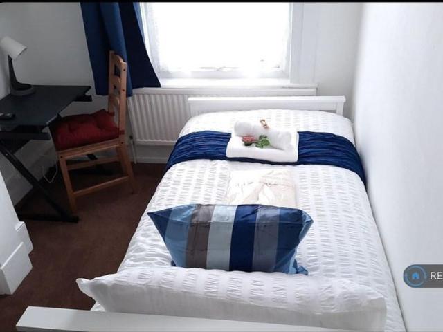 1 bedroom in a house share to rent