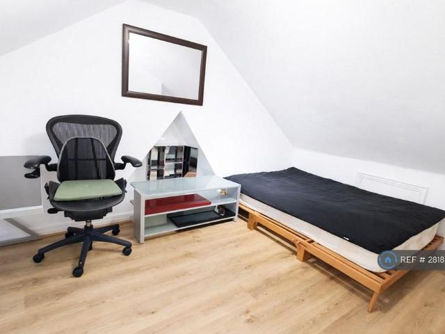 1 bedroom in a house share to rent
