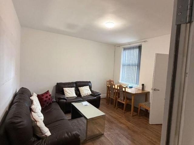 1 bedroom in a house share to rent