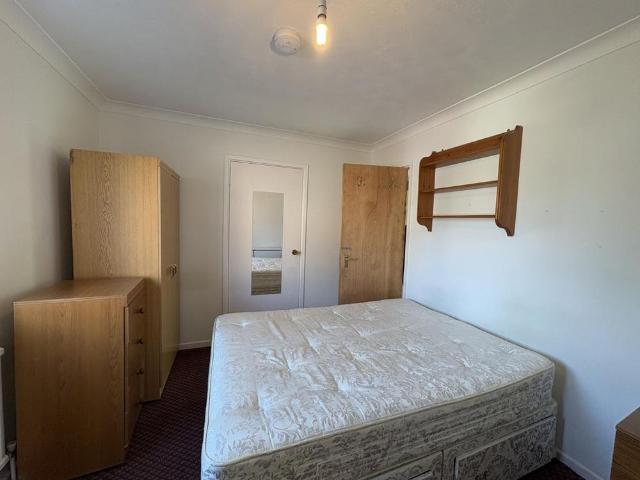 1 bedroom in a house share to rent
