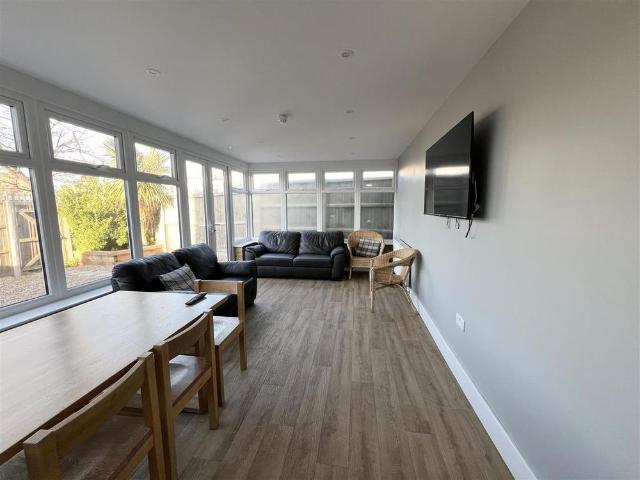 1 bedroom in a house share to rent