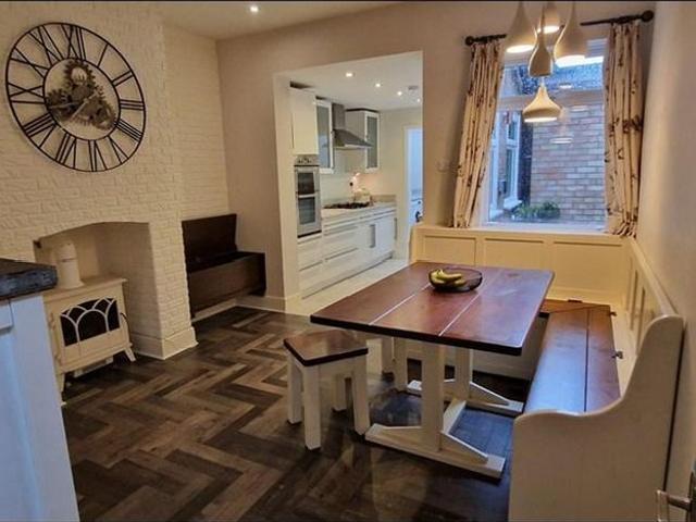 1 bedroom in a house share to rent