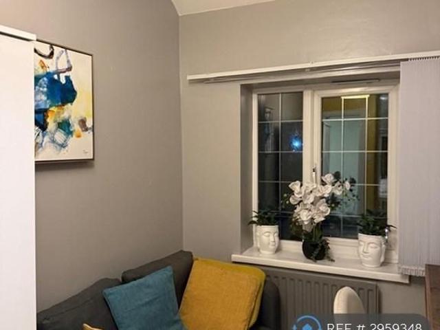 1 bedroom in a house share to rent