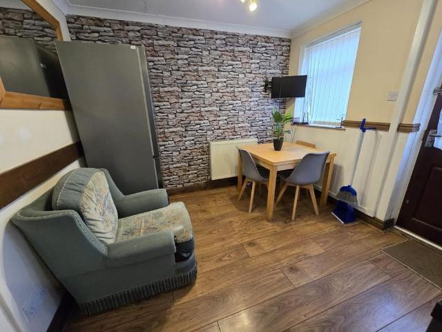 1 bedroom in a house share to rent