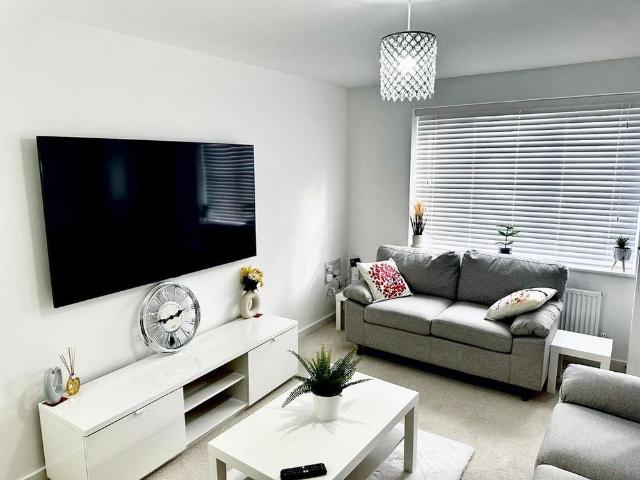 1 bedroom in a house share to rent