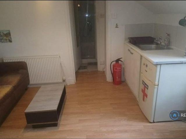 1 bedroom in a house share to rent
