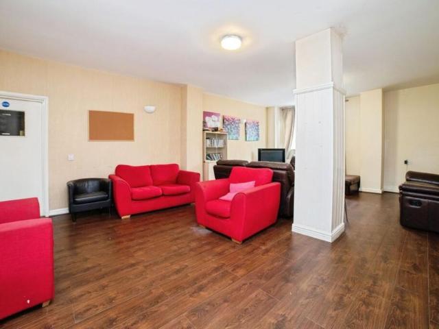 1 bedroom in a house share to rent