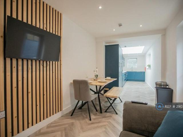 1 bedroom in a house share to rent