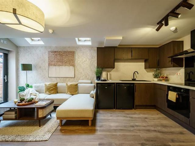 1 bedroom in a house share to rent