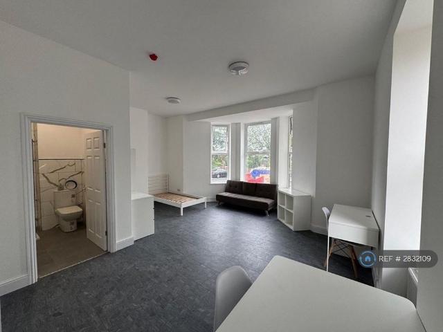 1 bedroom in a house share to rent